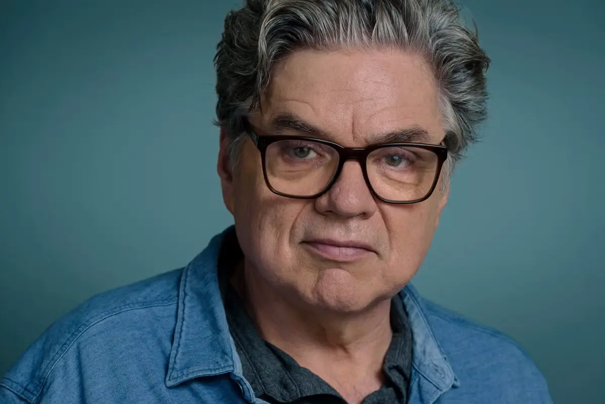 Oliver Platt Biography: Wife, Kids, Movies, Height, Parents, Age ...