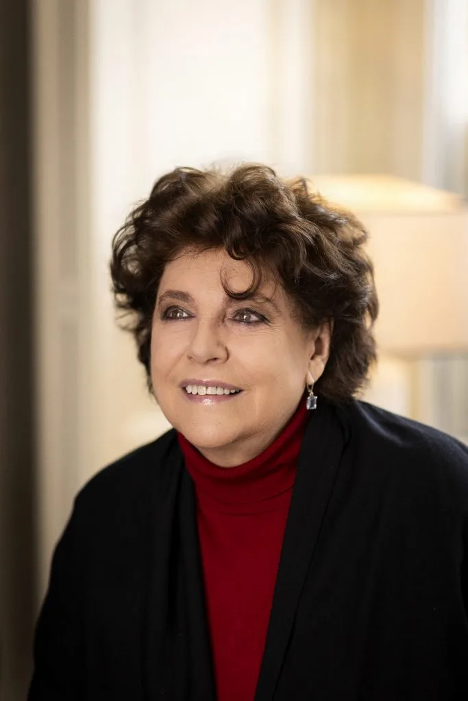 Charo López Biography: Books, Age, Height, Songs, Ethnicity, Parents ...