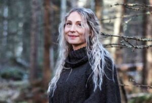 Jonna Jinton Biography: Age, Husband, Songs, Net Worth, Albums, Height ...