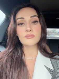 Esra Bilgiç Biography: Awards, Ethnicity, Boyfriend, Age, Parents, Net ...