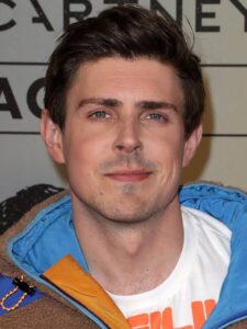 Chris Lowell (actor) Biography: Daughter, Ethnicity, Awards, Wife, Age ...
