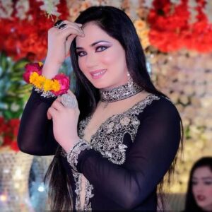 Mehak Malik Biography: Religion, TikTok, Parents, Ethnicity, Age, Net ...
