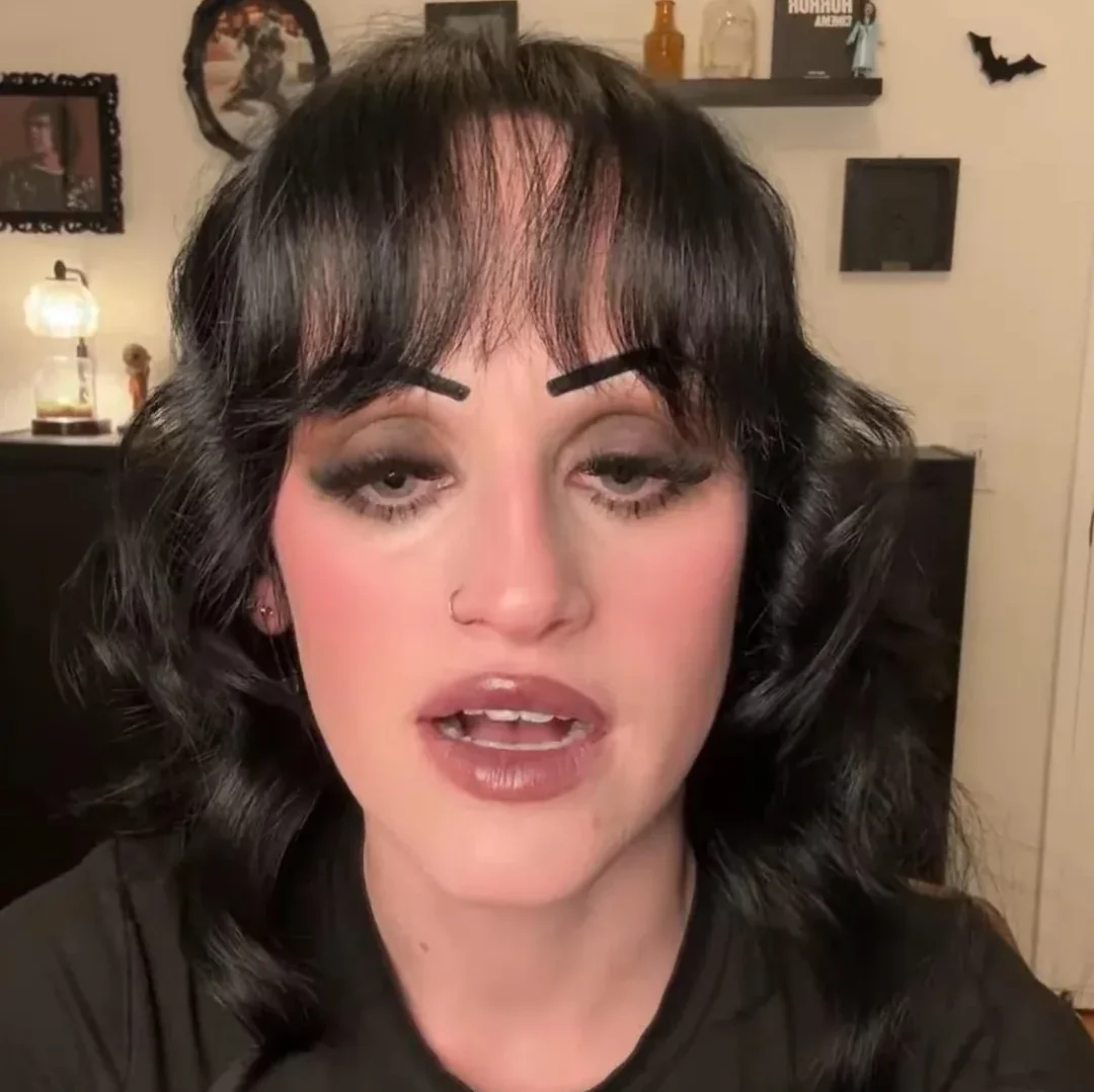 Brookesharks Biography: Age, Boyfriend, YouTube Commentary, Net Worth ...