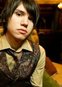 Ryan Ross Biography: Age, Net Worth, Songs, Height, Partner, Parents ...