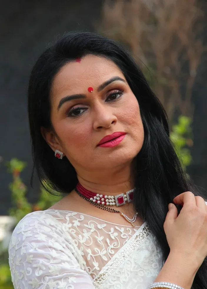 Padmini Kolhapure Biography: Age, Net Worth, Movies, Height, Husband ...