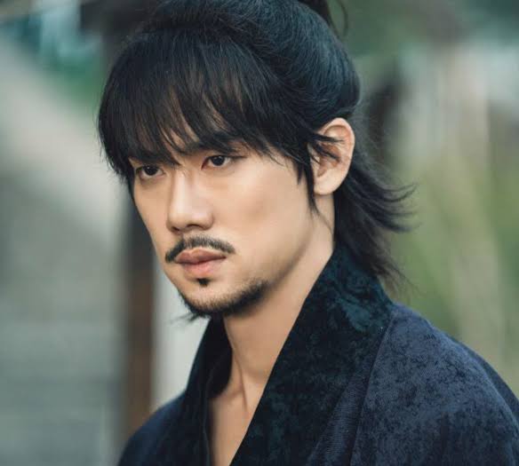 Yoo Yeon-seok Biography: Siblings, Net Worth, Age, Wife, Instagram ...