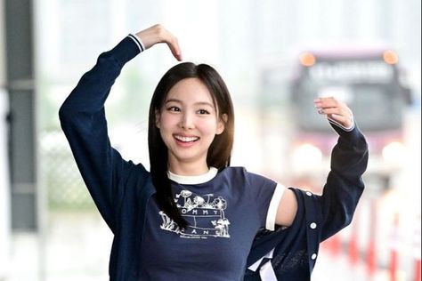 Sabrina Zhuang Biography: Religion, Songs, Boyfriend, Age, Net Worth ...